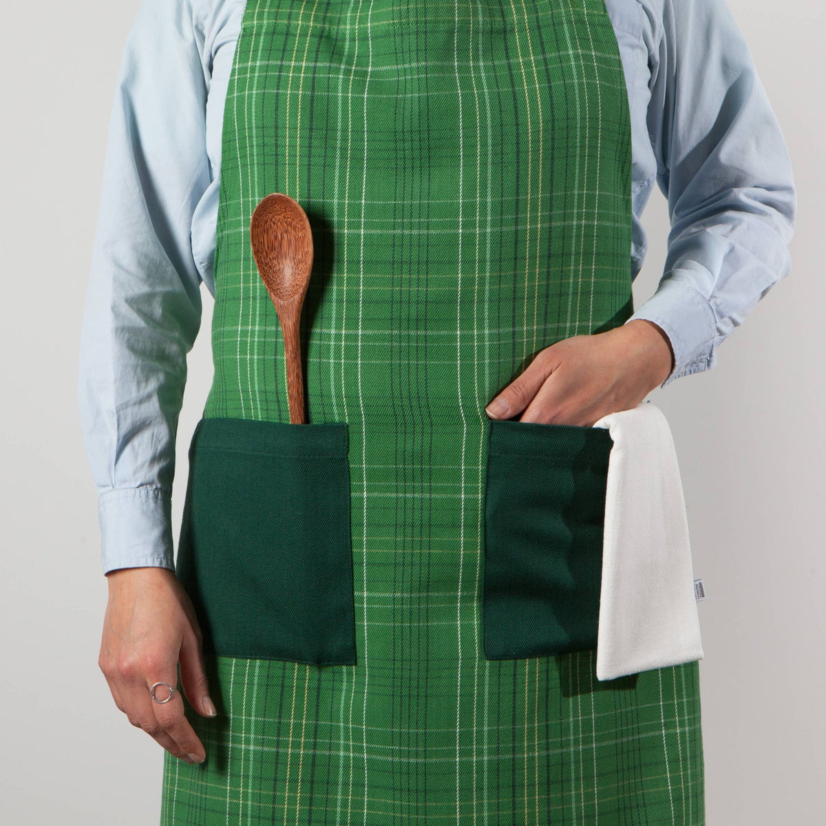Woods Plaid Spruce Apron – Copper Pot & Wooden Spoon